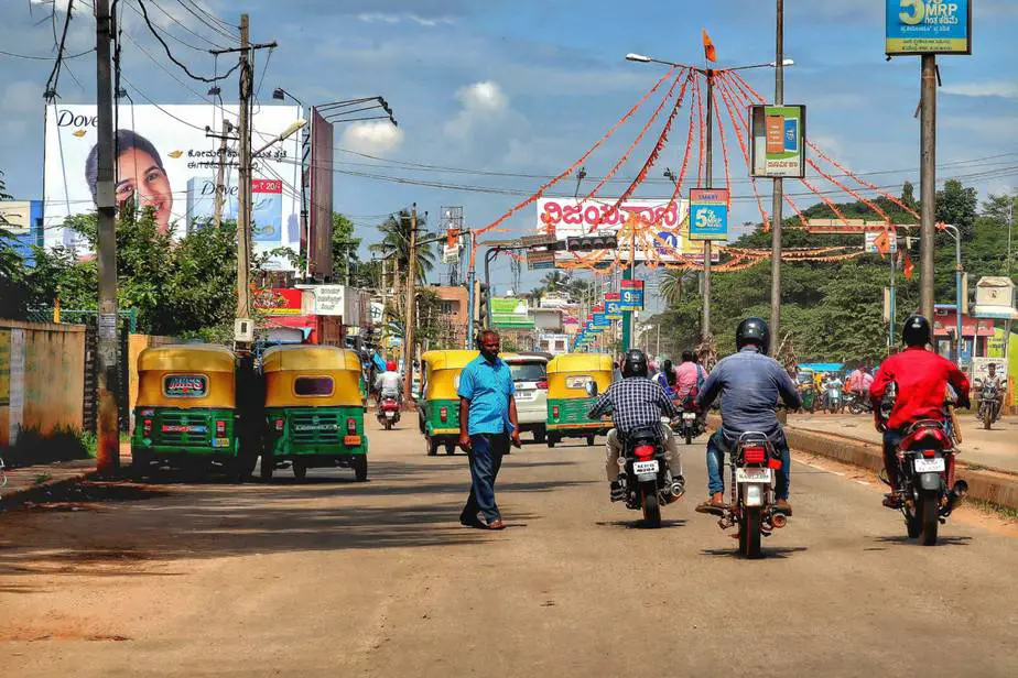 Driving Etiquette in India: 12 Tips To Avoid Being An Annoying Driver ...